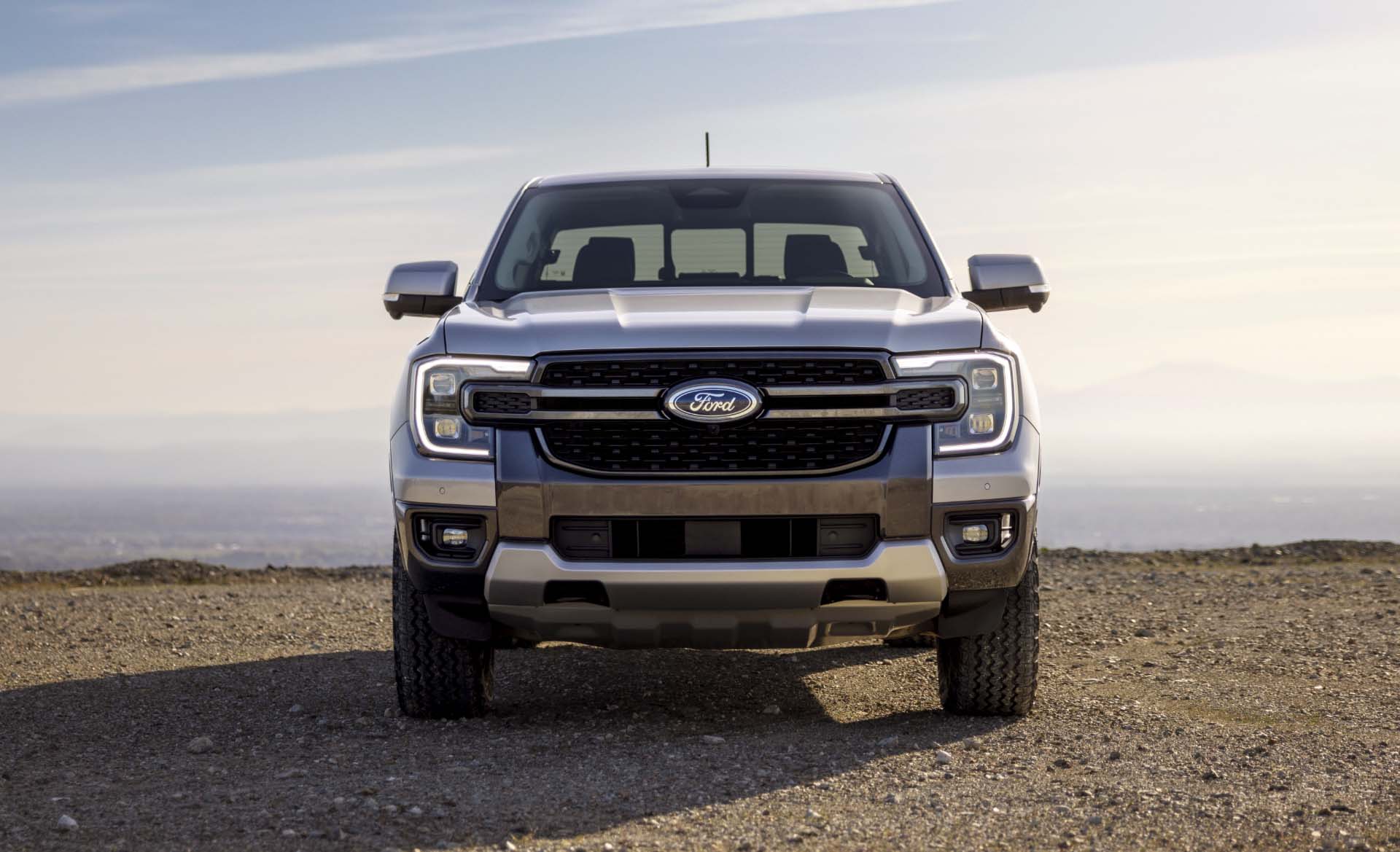 Comparing the Ford Ranger Lariat 4×4 SuperCrew vs. Ford Maverick Lariat ...