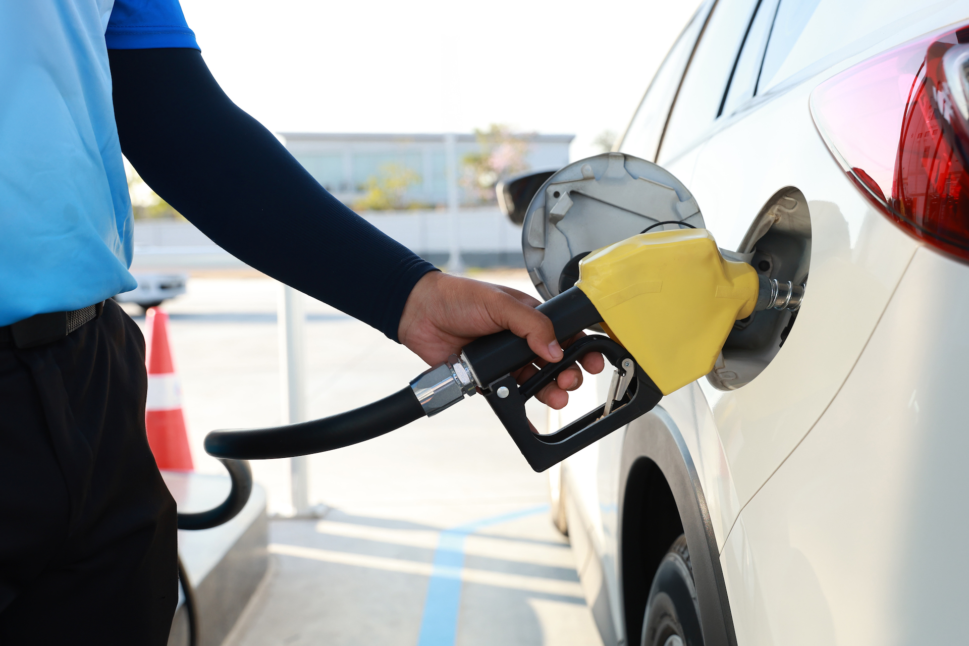 Fuel-Efficient vs. Gas-Guzzler: How to Choose the Right Vehicle for ...