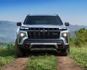 2024 Honda Pilot vs. 2024 Chevrolet Traverse: A Mid-Size SUV Comparison ...